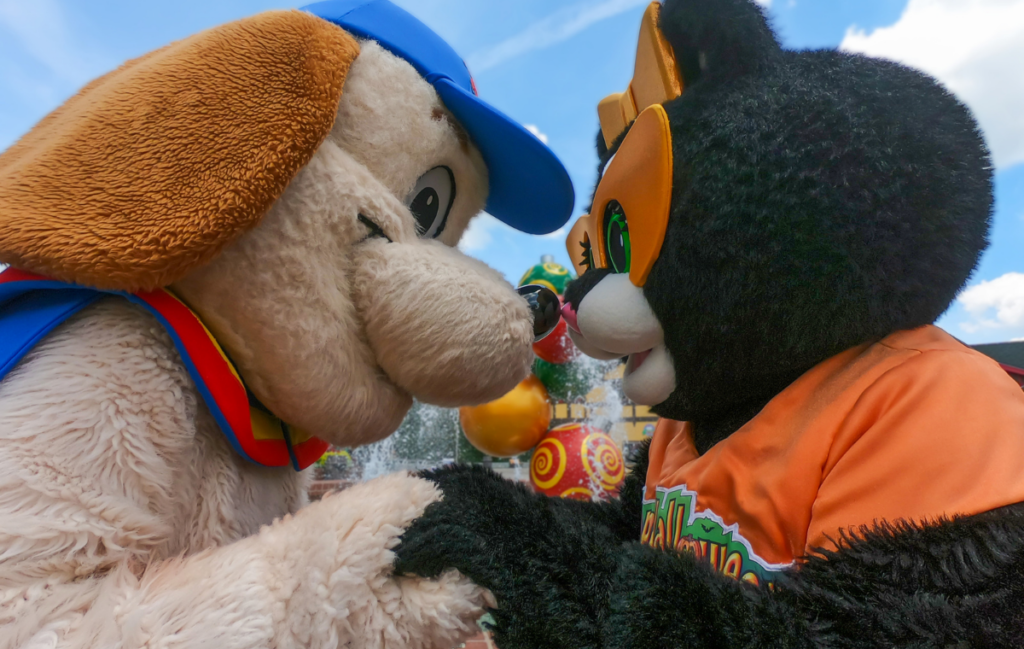 Holidog & Friends | Holiday World Theme Park & Splashin' Safari Water Park